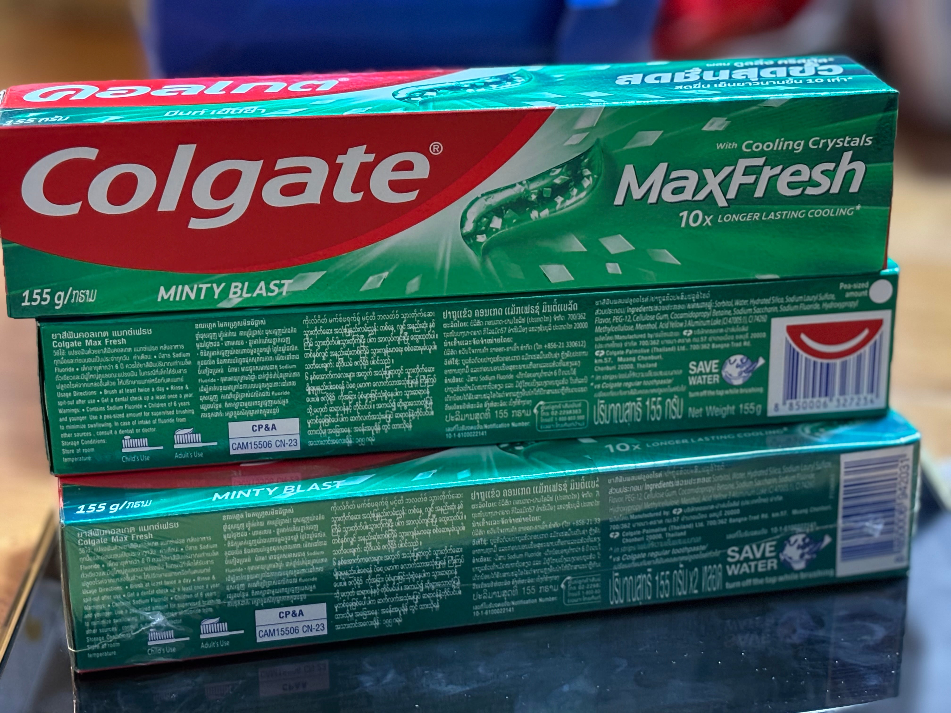 COLGATE MaxFresh Minty Blast (155g) Green 歯みがき粉 – LION MART